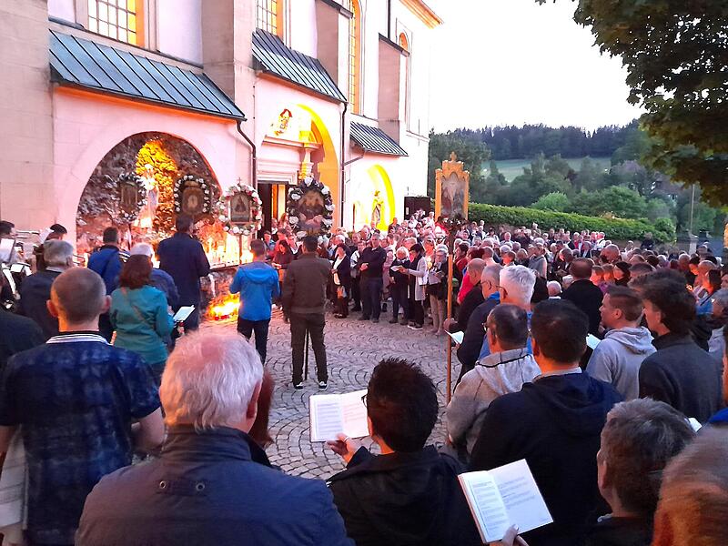 Emeritierter Erzbischof Ludwig Schick feiert zu Pfingsten das Hochamt ...