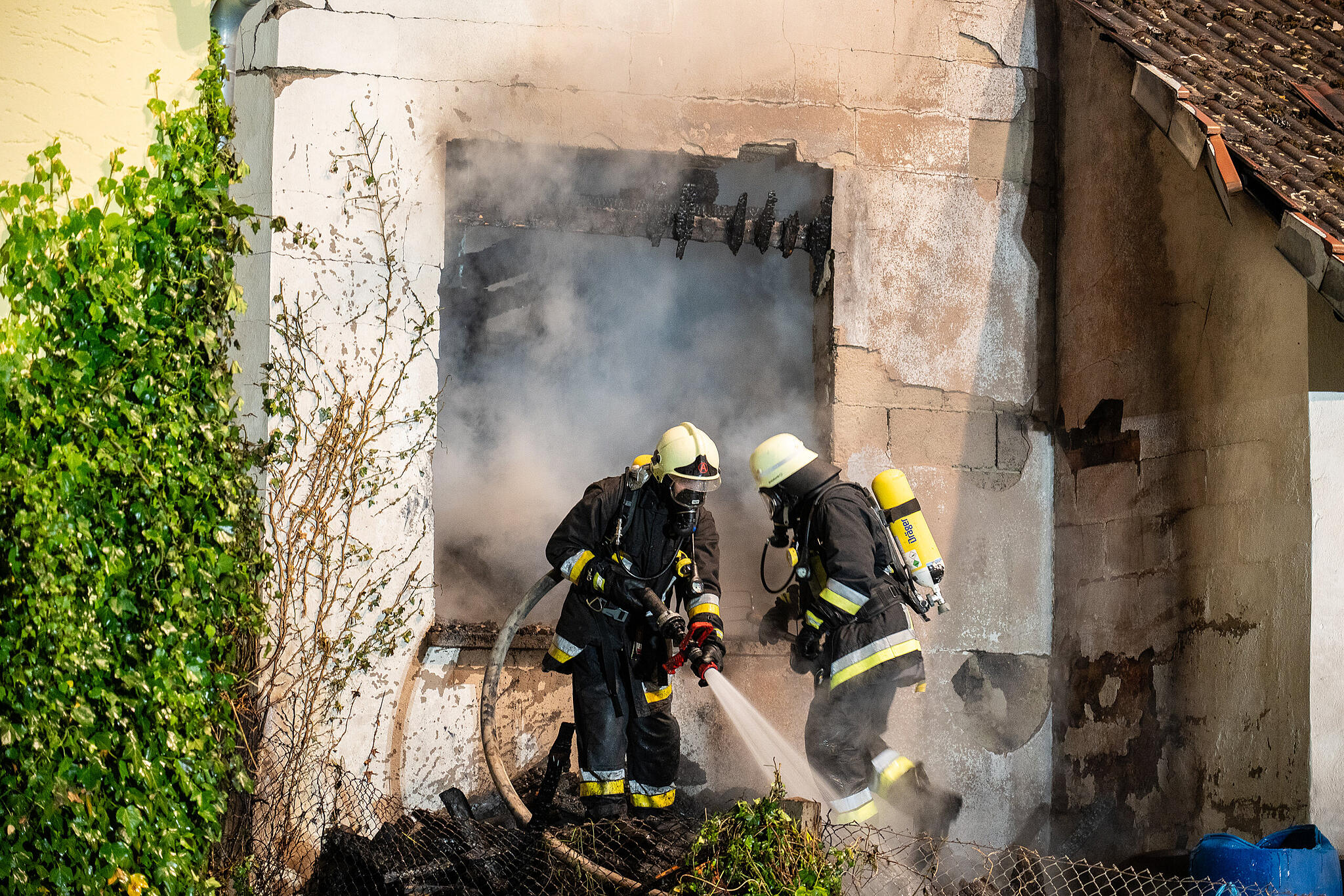 Wüstenbuchau: Scheune in Vollbrand