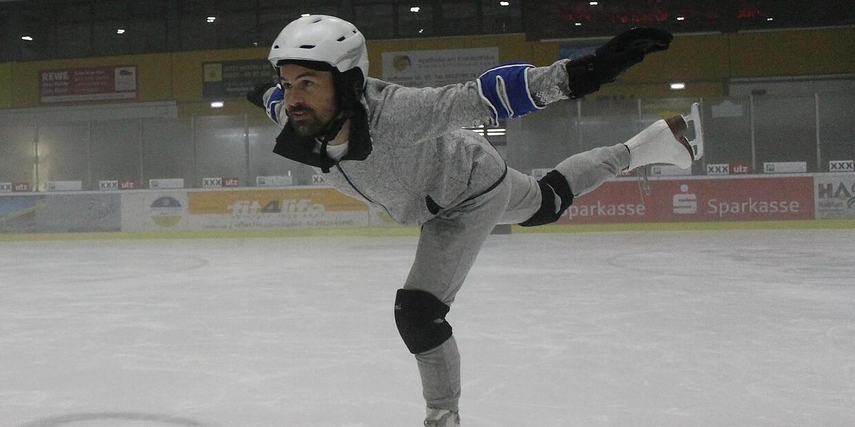 Selbstversuch Eiskunstlaufen: Sportredakteur beim ESC Haßfurt