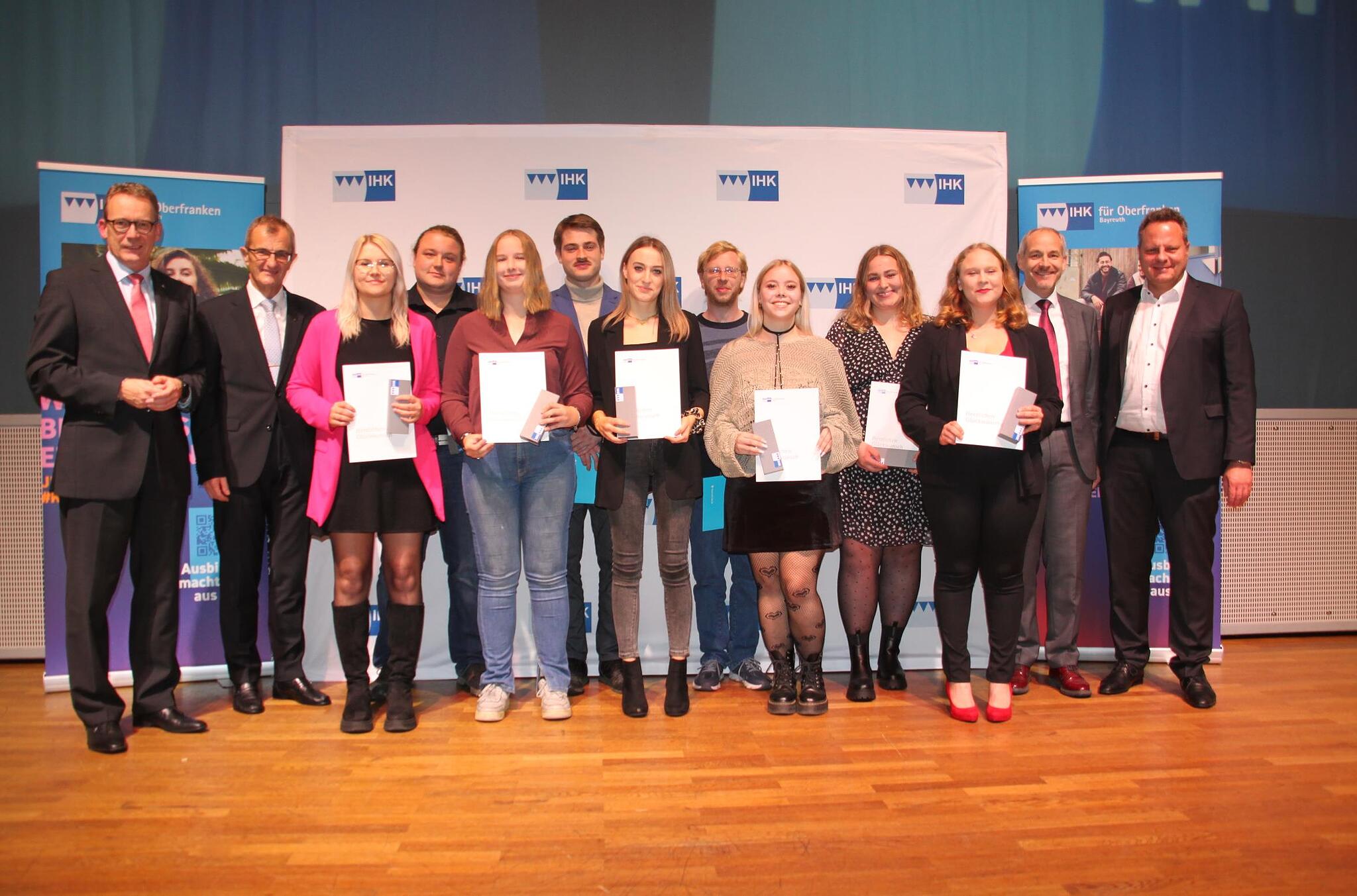 Abschlussprüfung im IHK-Bezirk Kulmbach: Elf Absolventen haben die Note ...