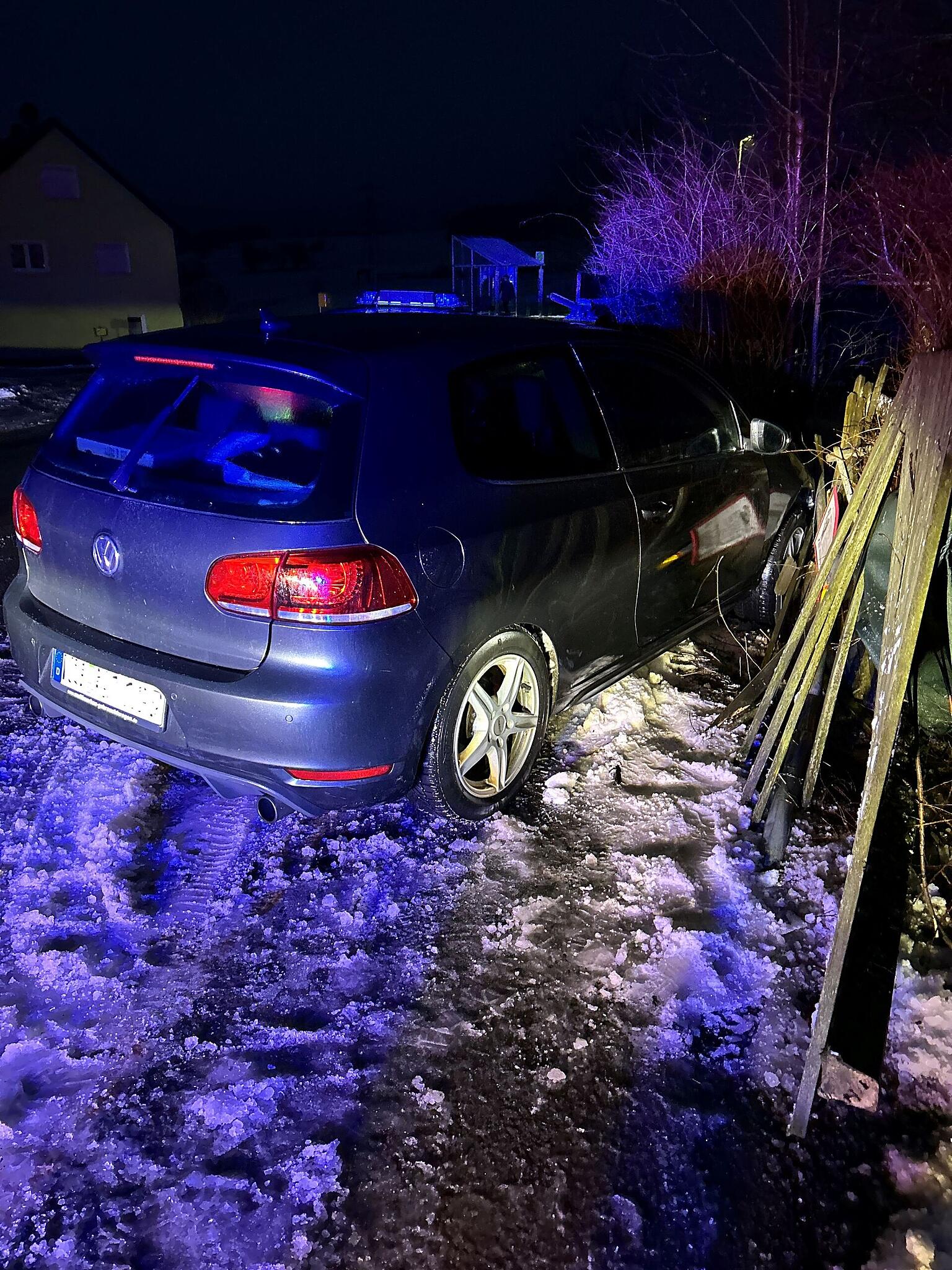 Glatteis-Unfall bei Neuensorg: In der Kurve zu schnell