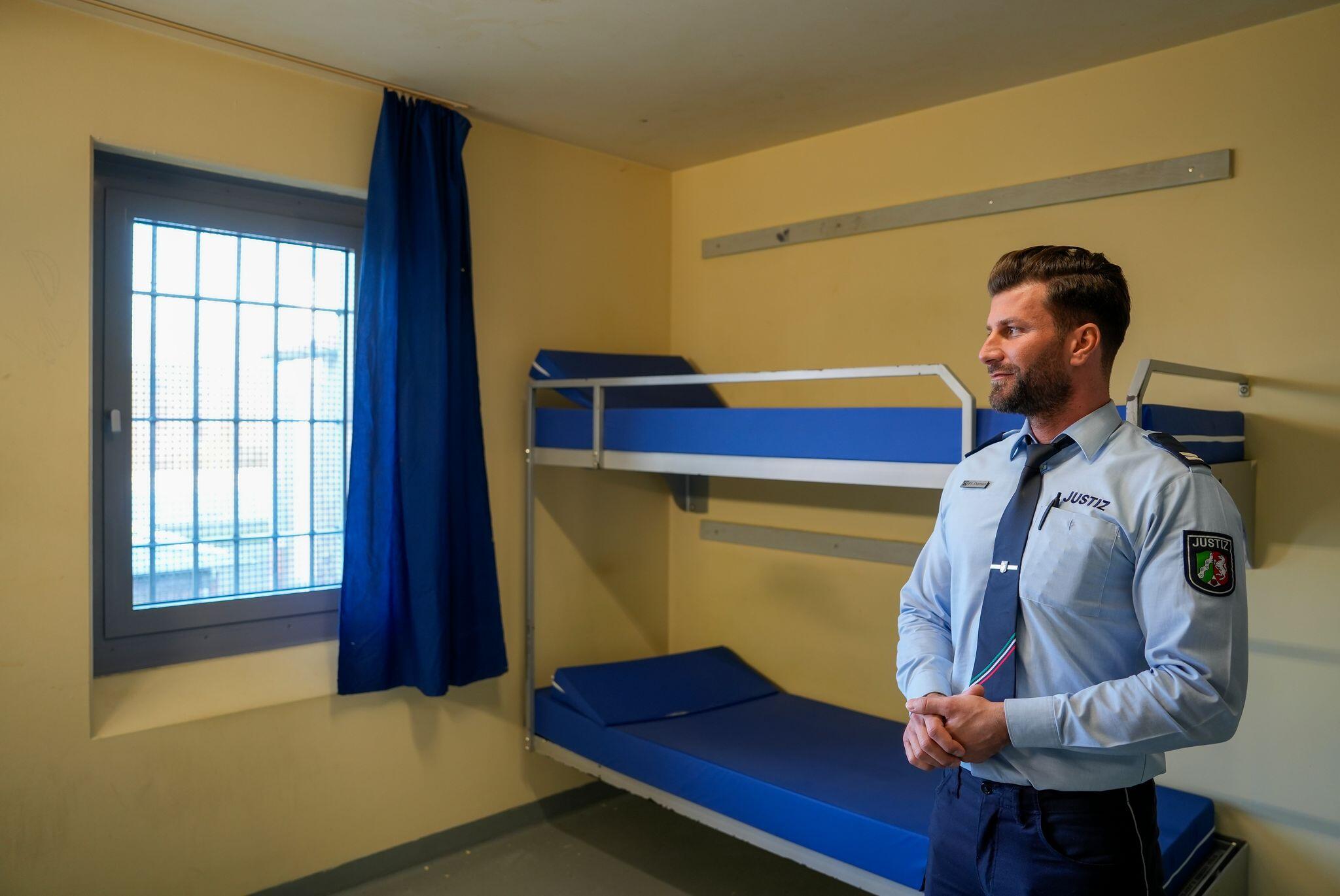Arbeitsplatz Gefängnis: Was macht ein JVA-Beamter?