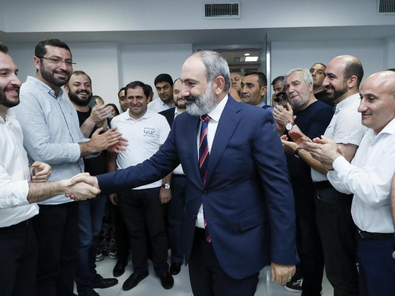 Armeniens Regierungschef Paschinjan zum Wahlsieger erklärt