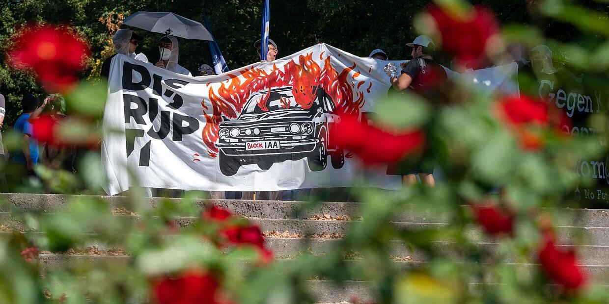 Friedlicher Protest zum IAA-Abschluss