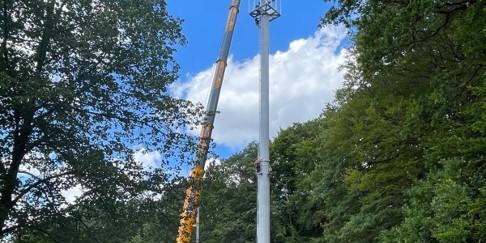 Funkmast mit neuester Technologie zwischen Hassenbach und Katzenbach