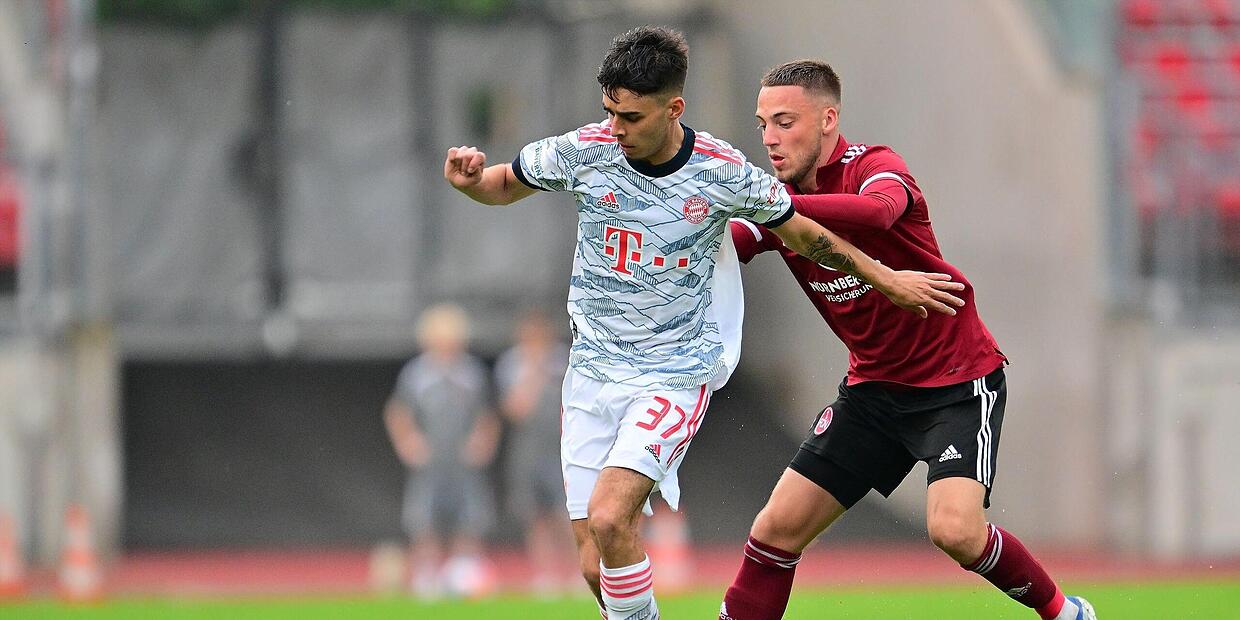 Der FC Eintracht Bamberg spielt gegen den FC Bayern München II in einem ...