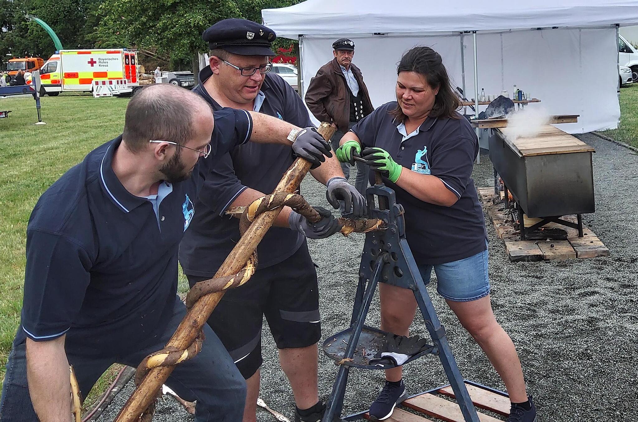 Eine über zehnköpfige Gruppe des Floßvereins Unterrodach war zum ...