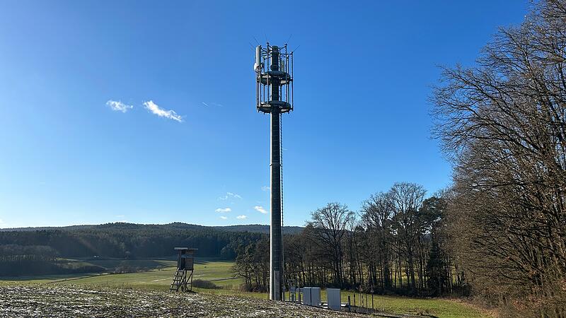 Funklöcher in Seßlach: Neuer Mobilfunkmast im Einsatz