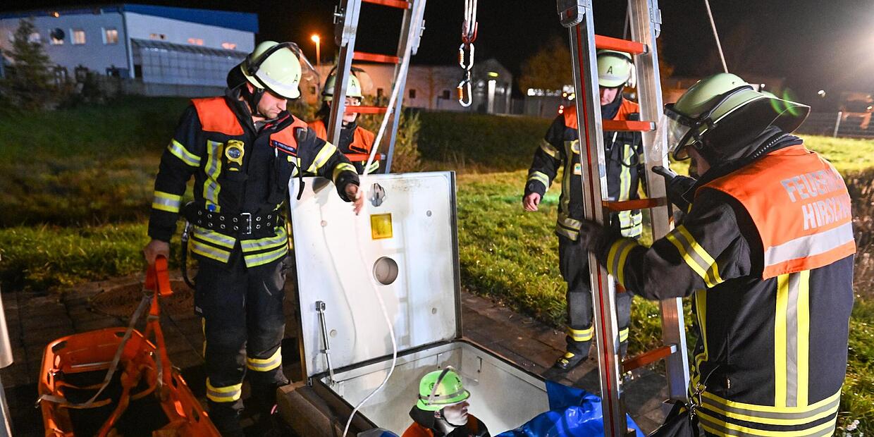 Höhenrettung: Die Aktiven der FFW Hirschaid bereiten sich bei Übungen ...