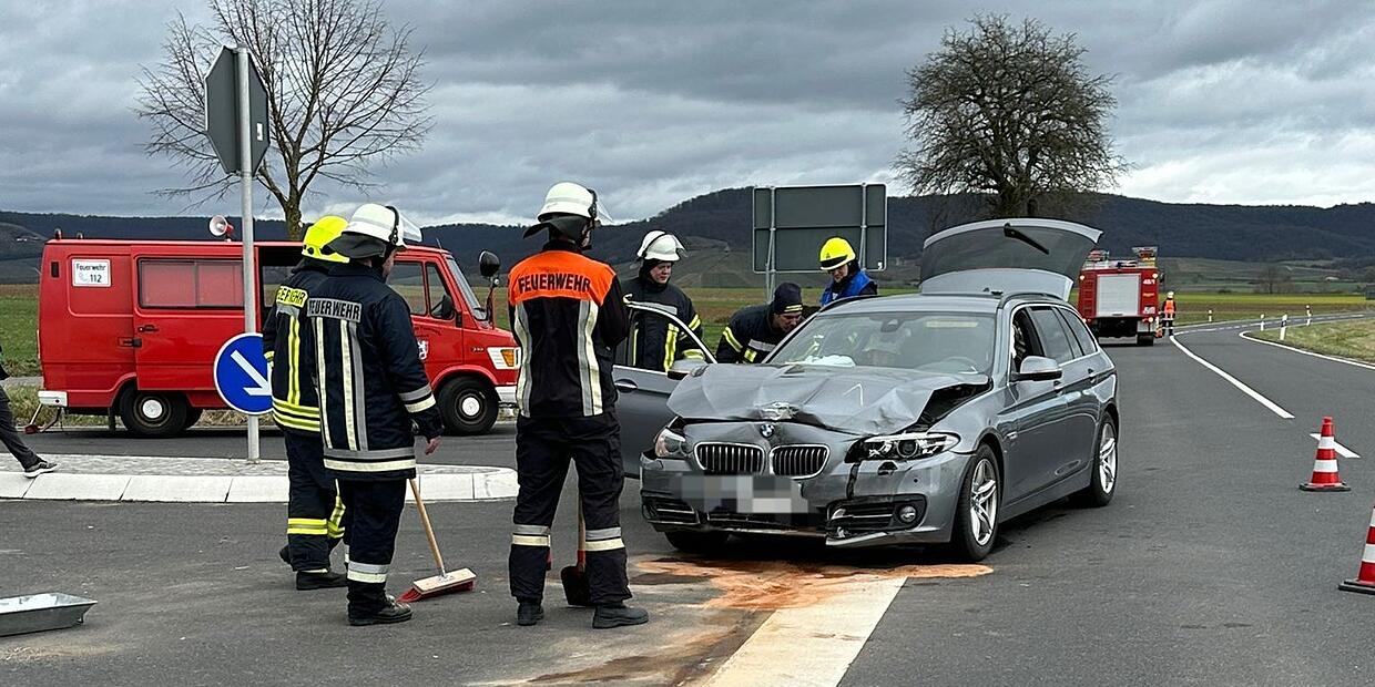 Vorfahrt missachtet: Unfall fordert zwei Leichtverletzte