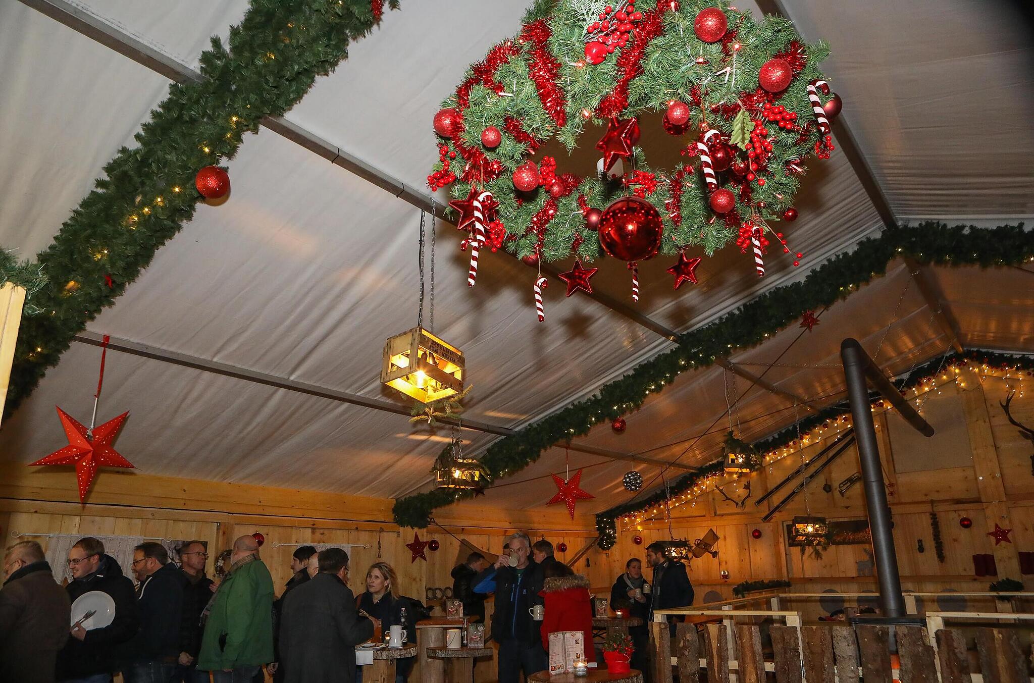 Kulmbacher Promis beim Pre-Opening von Kulma-Alm auf dem Marktplatz ...