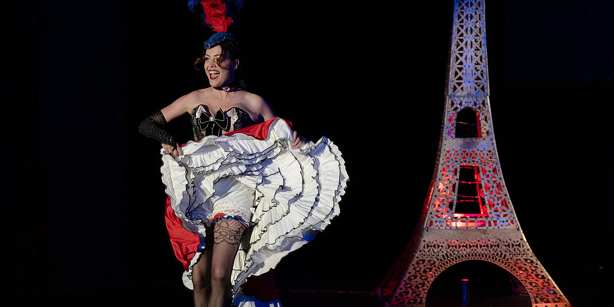 Burlesque-Show in Bad Kissingen: Glitzer und Humor