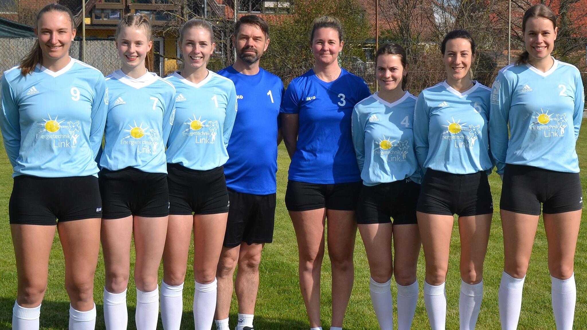 Platz zwei als Ziel: Faustballerinnen des TV Segnitz starten mit vier ...