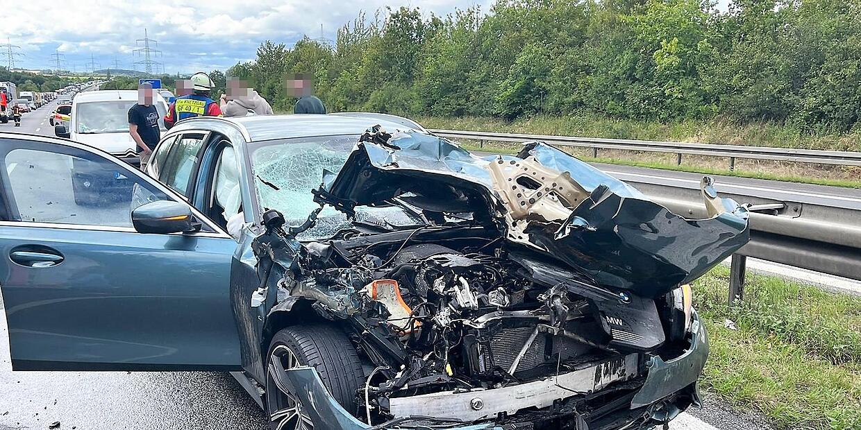 Autobahn A70 bei Knetzgau: BMW-Fahrer schwer verletzt