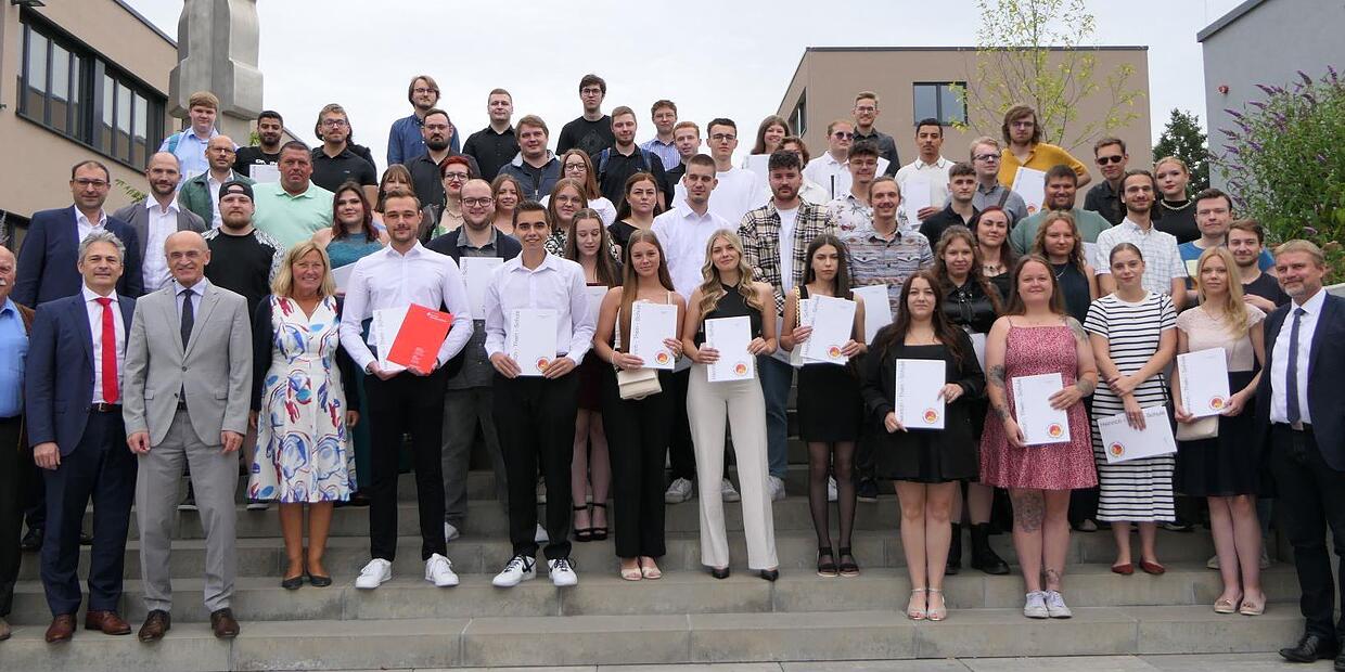 Berufsschule: Die Heinrich-Thein-Schule in Haßfurt verabschiedet mehr als 200 Schüler