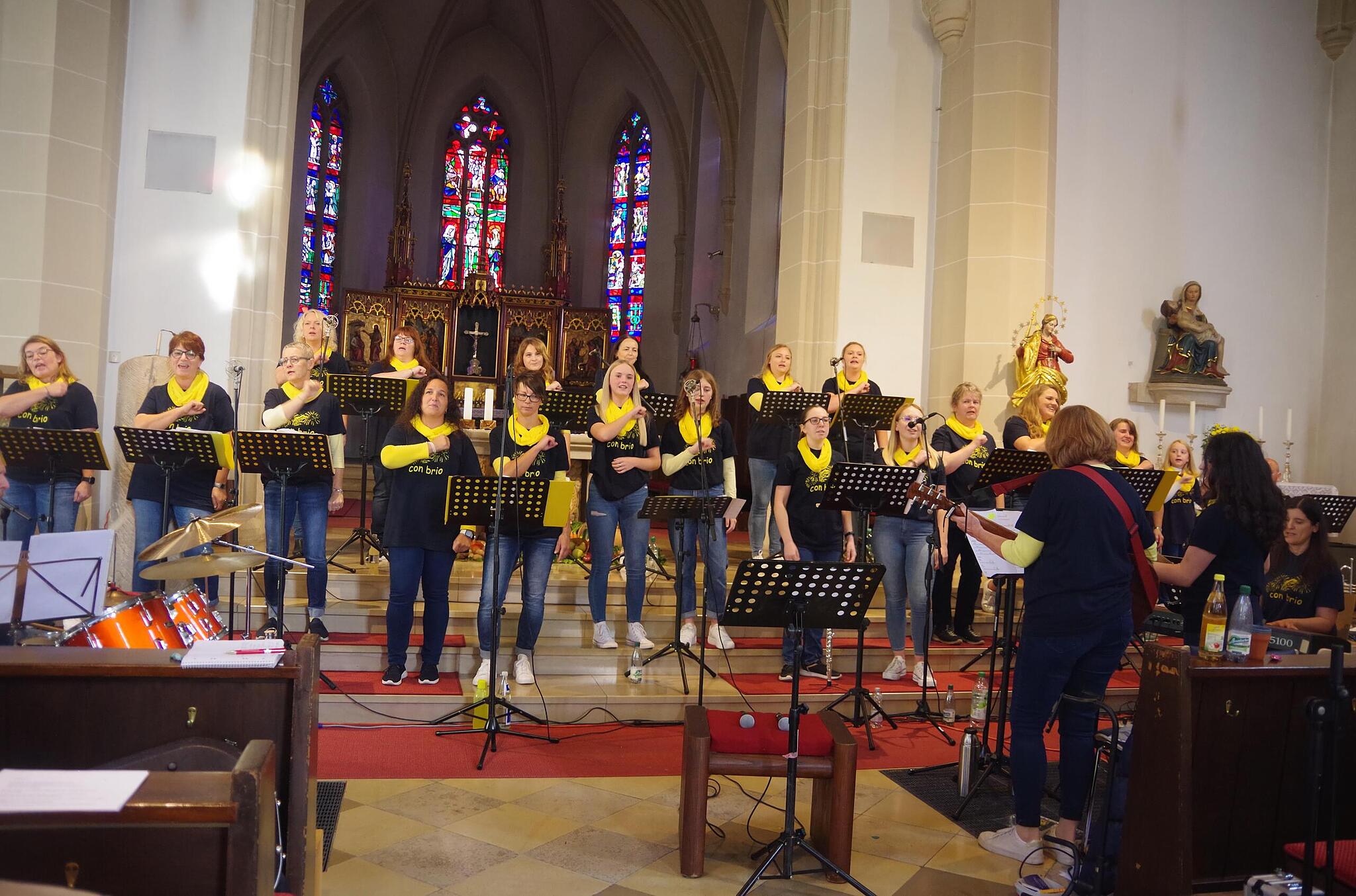 Zum Jubiläum der Benefiz-Aktion„1000 Herzen für Kronach gab es ein Geburtstagskonzert von con ...