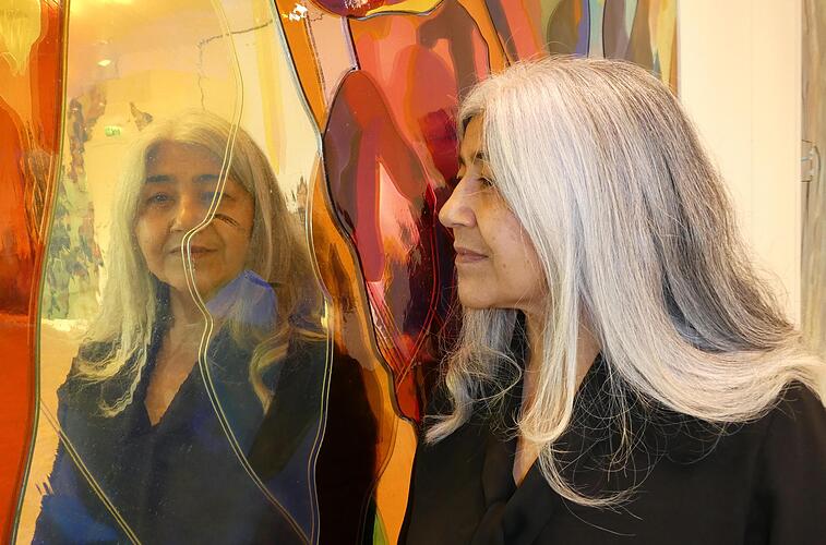 Sensible Kunst wie eine Umarmung. Die afghanisch-deutsche Künstlerin ...