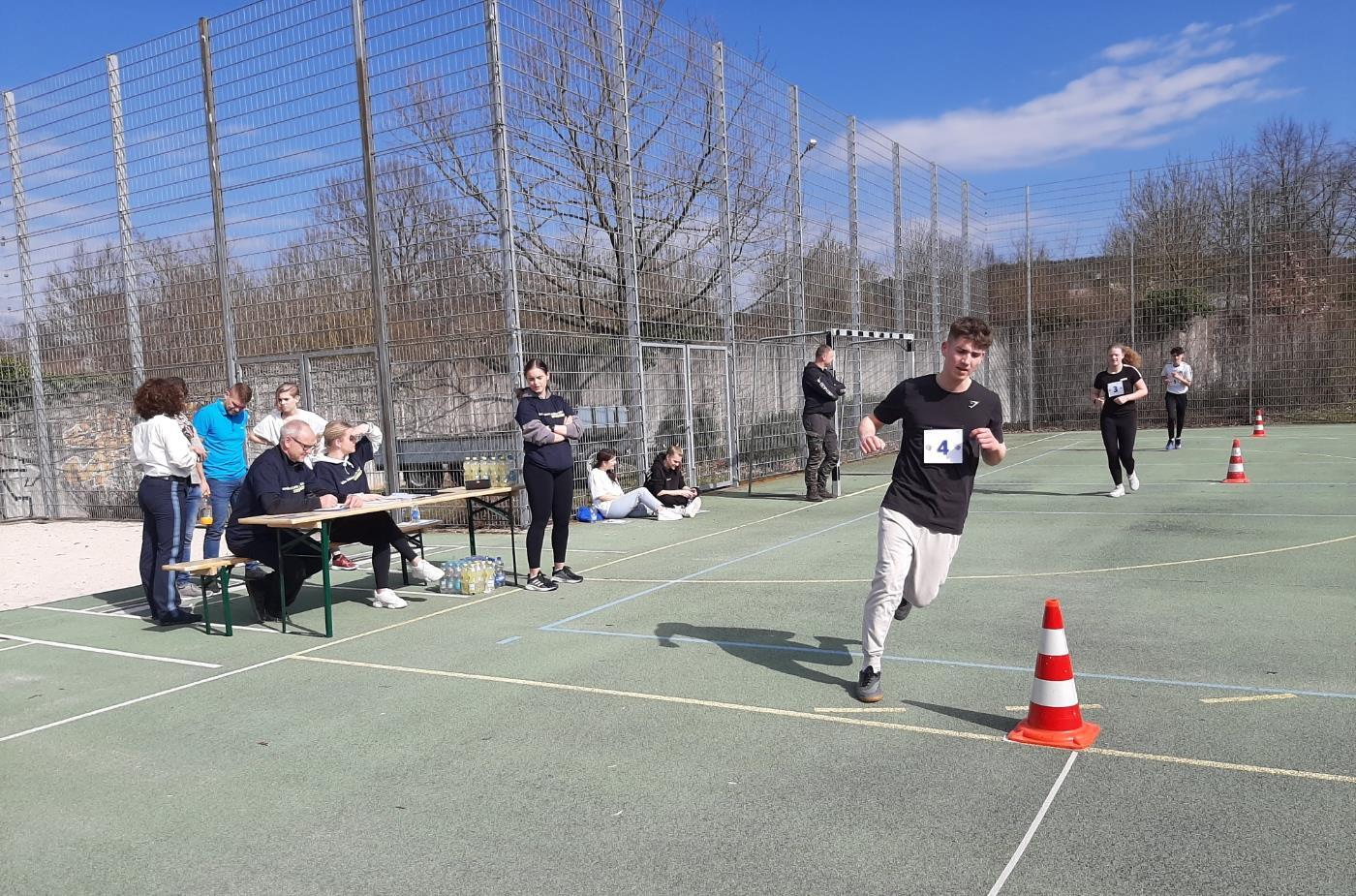 Polizei in Bad Kissingen sucht junge Leute, die sich bewerben.
