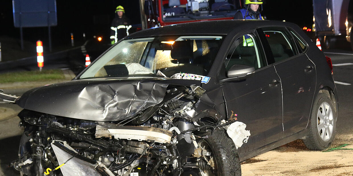Unfall bei Ahorn: Wie es zum Frontalzusammenstoß mit hohem Sachschaden kam
