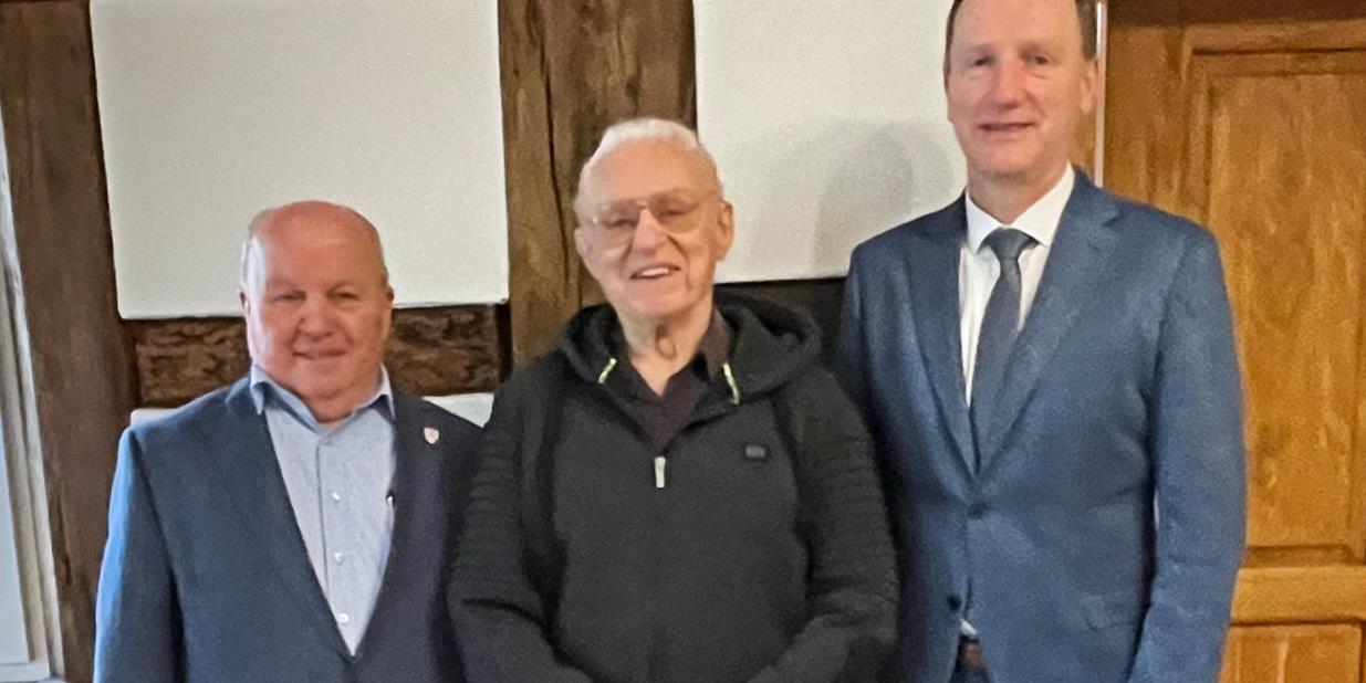 Erwin Thomas feiert in Kirchlauter 90. Geburtstag.