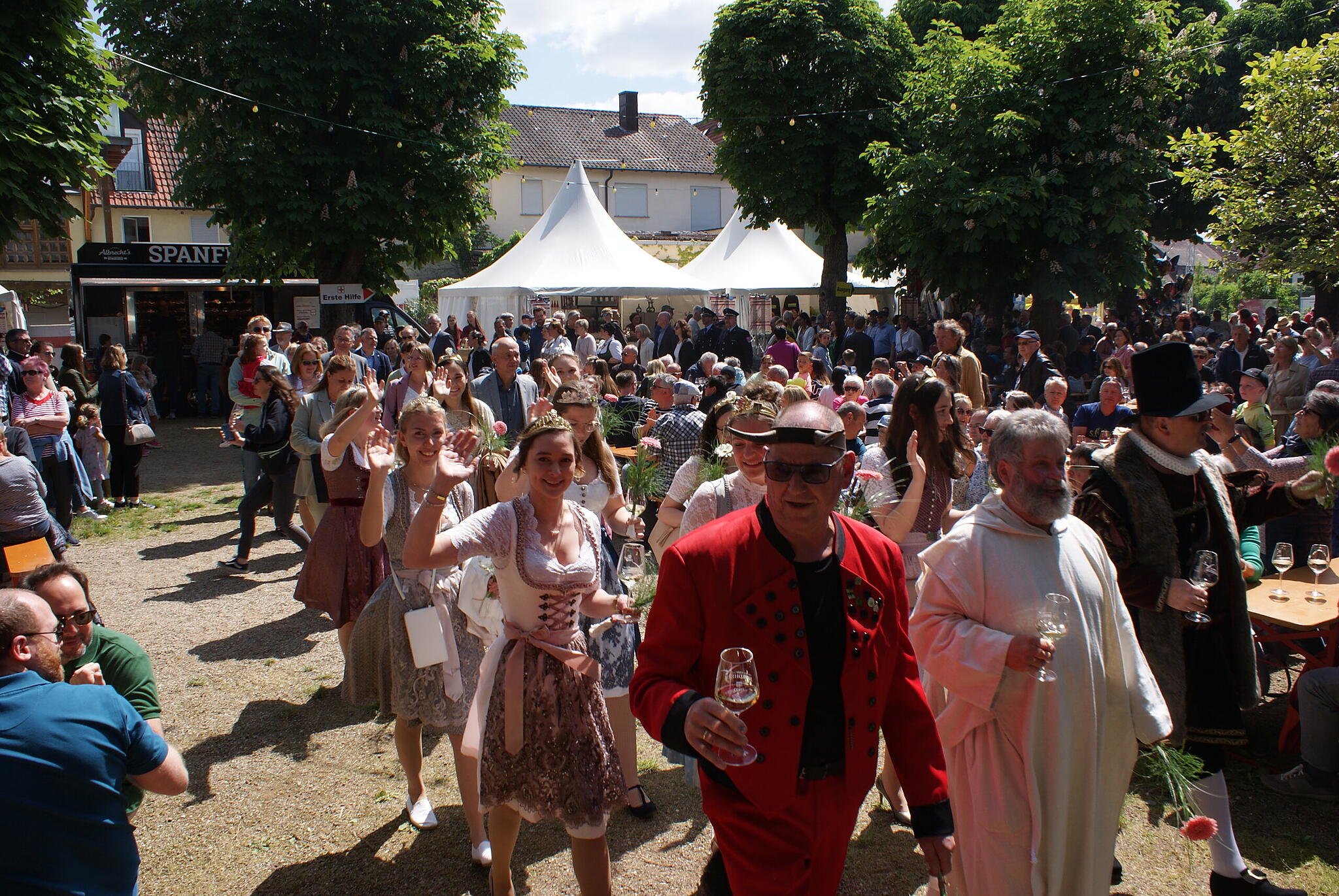 Jubiläum in Nordheim: Weinprinzessin Antonia Kraiss eröffnete das 60 ...