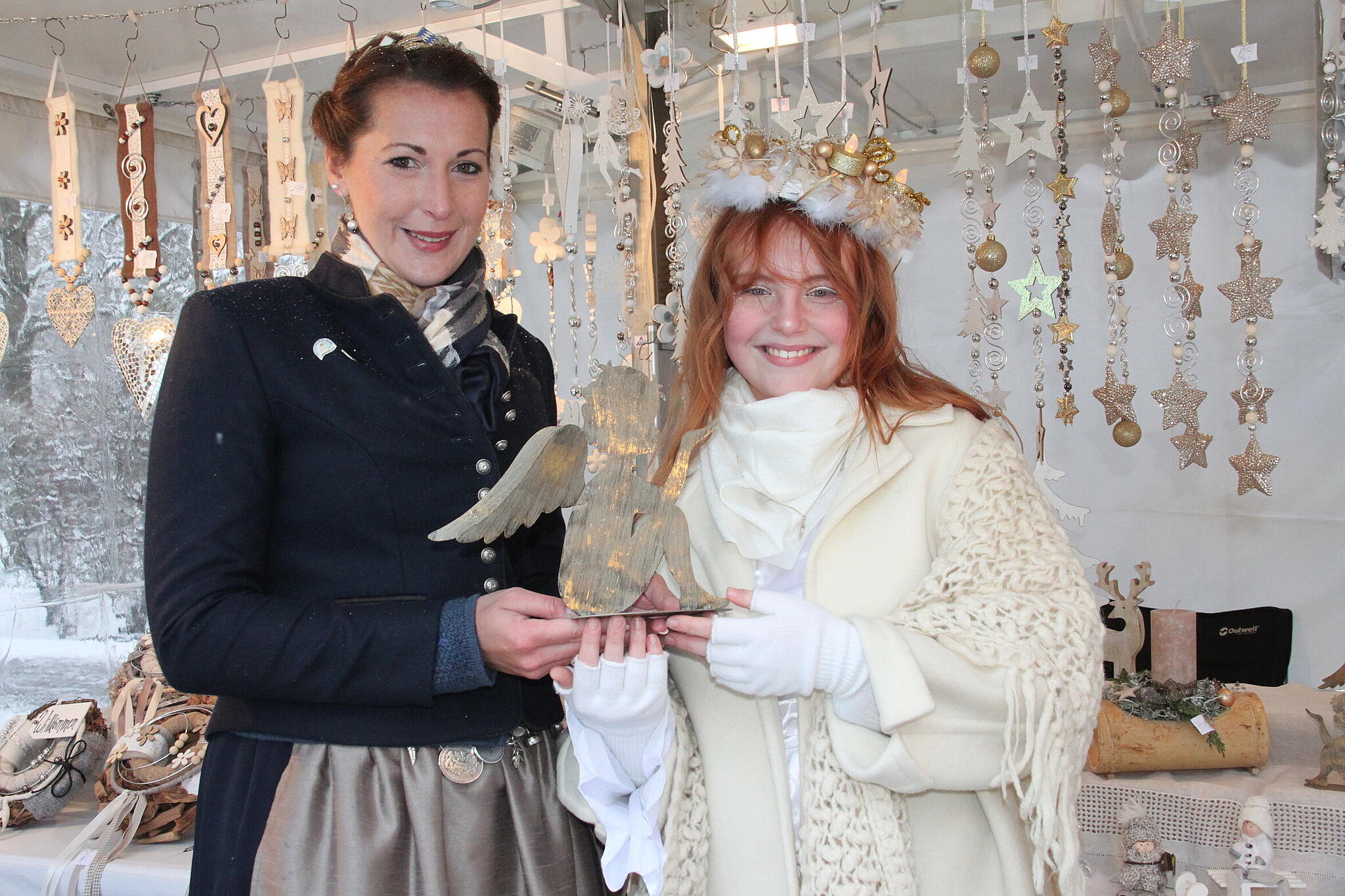 Zahlreiche Besucher strömen zum Blaicher Weihnachtsmarkt im Kulmbacher ...