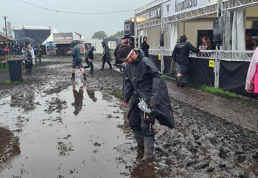 Wacken versinkt im Schlamm: Maximilian Förster aus Poppenlauer ist auf dem Festival