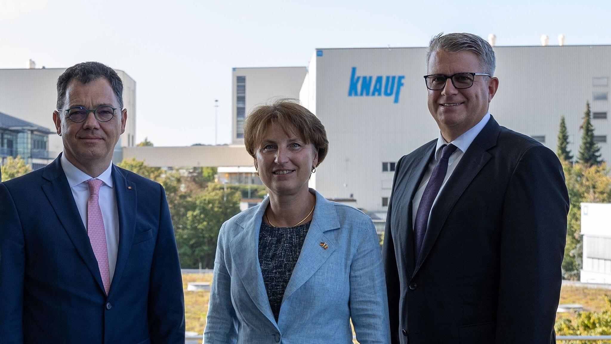Rumänischer Wirtschaftsminister besucht Knauf in Iphofen