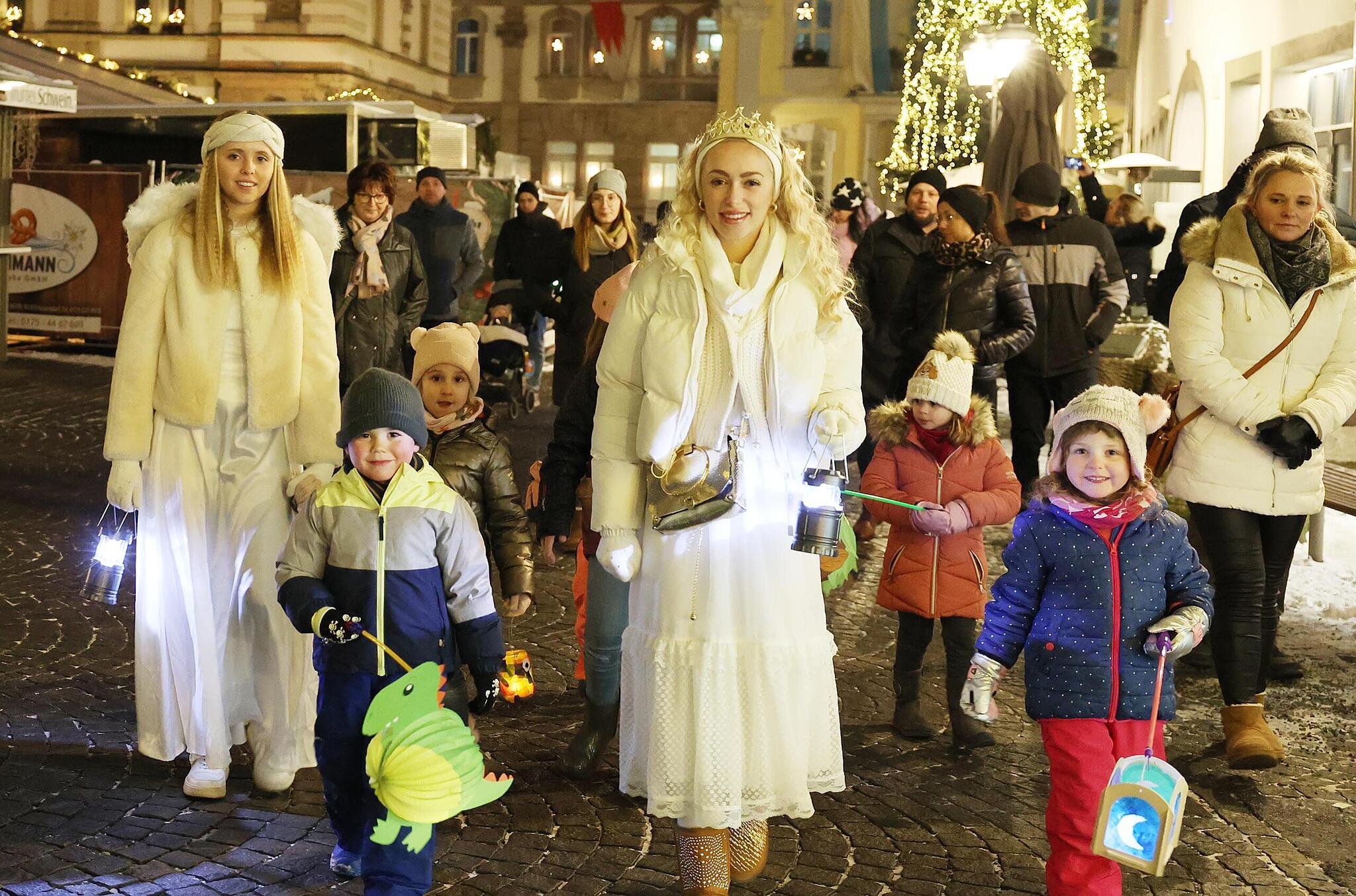 Mit einem Laternenzug durch die Kulmbacher Innenstadt endete der ...