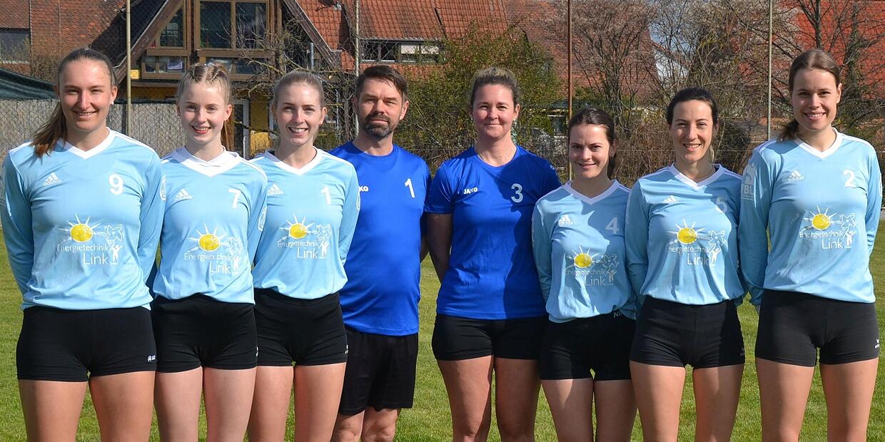 Faustball-Frauen vom TV Segnitz haben bei der deutschen Meisterschaft ...