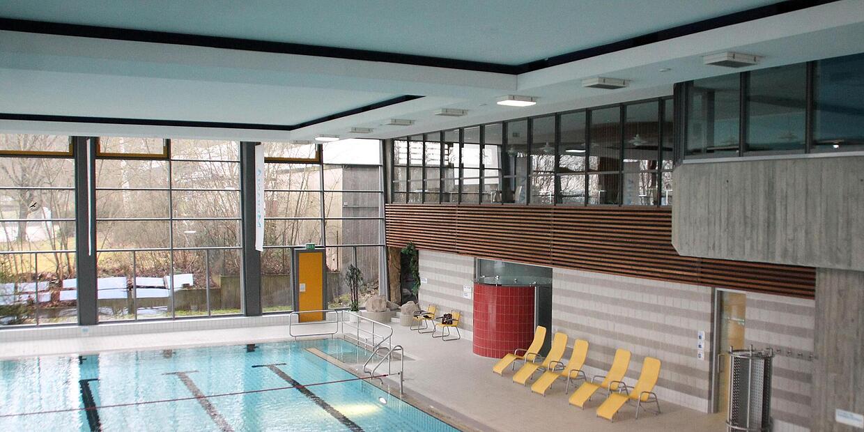 Wie kann man im Hallenbad Energie sparen, ohne Besucher zu vergraulen?