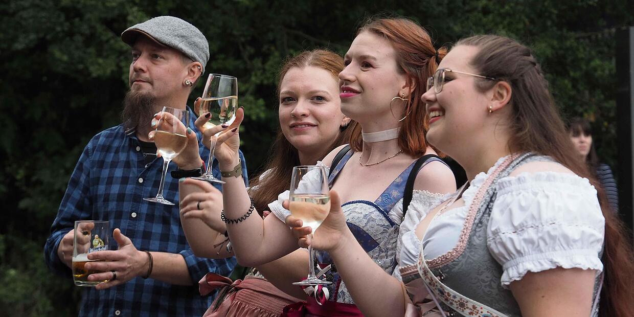 Dirndl und High-Heels: Die schönsten Fotos vom Schlossplatzfest in Coburg