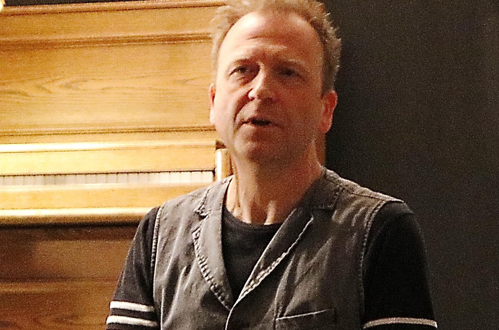 Sigurd Sundby spielt im Trebgaster Pfarrhaus „All das Schöne“