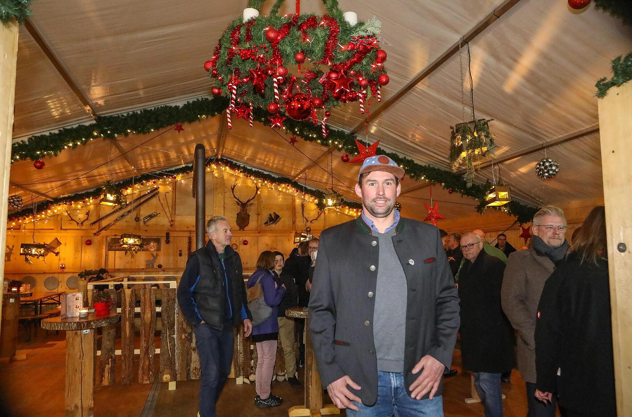 Kulmbacher Promis beim Pre-Opening von Kulma-Alm auf dem Marktplatz ...