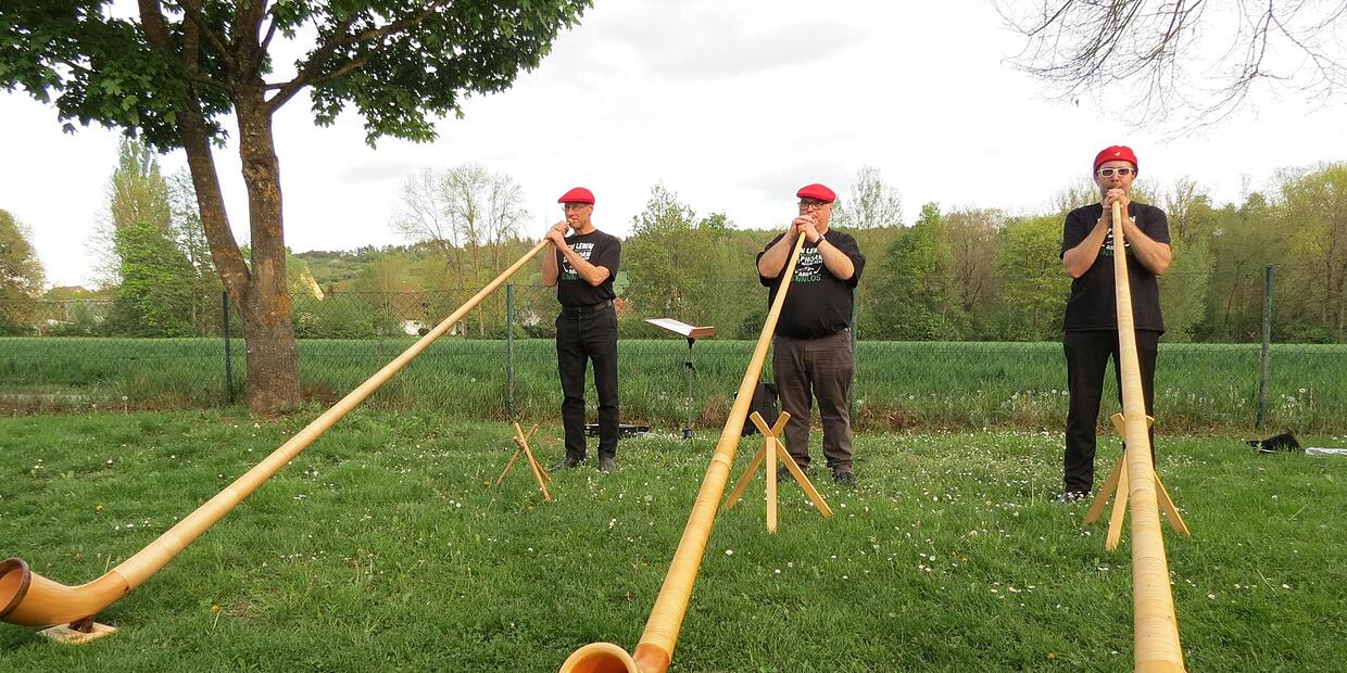 Die „Alphornfreunde Sommerberg“ geben in der Wallfahrtskirche Maria ...