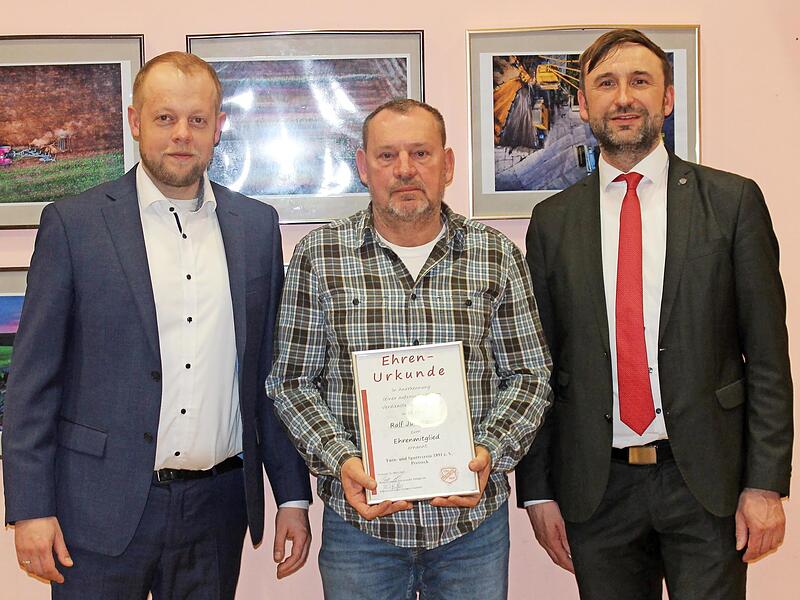 Theatergruppe Brücklein begeistert die Zuschauer mit der Komödie „Der ...