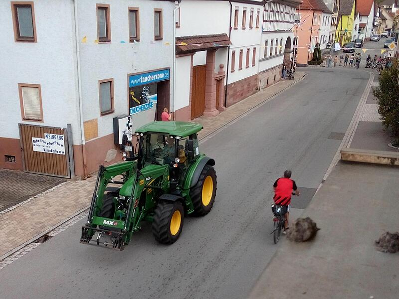 Marktfest Elfershausen: Traktorparade muss wegen Unwetter abgebrochen ...