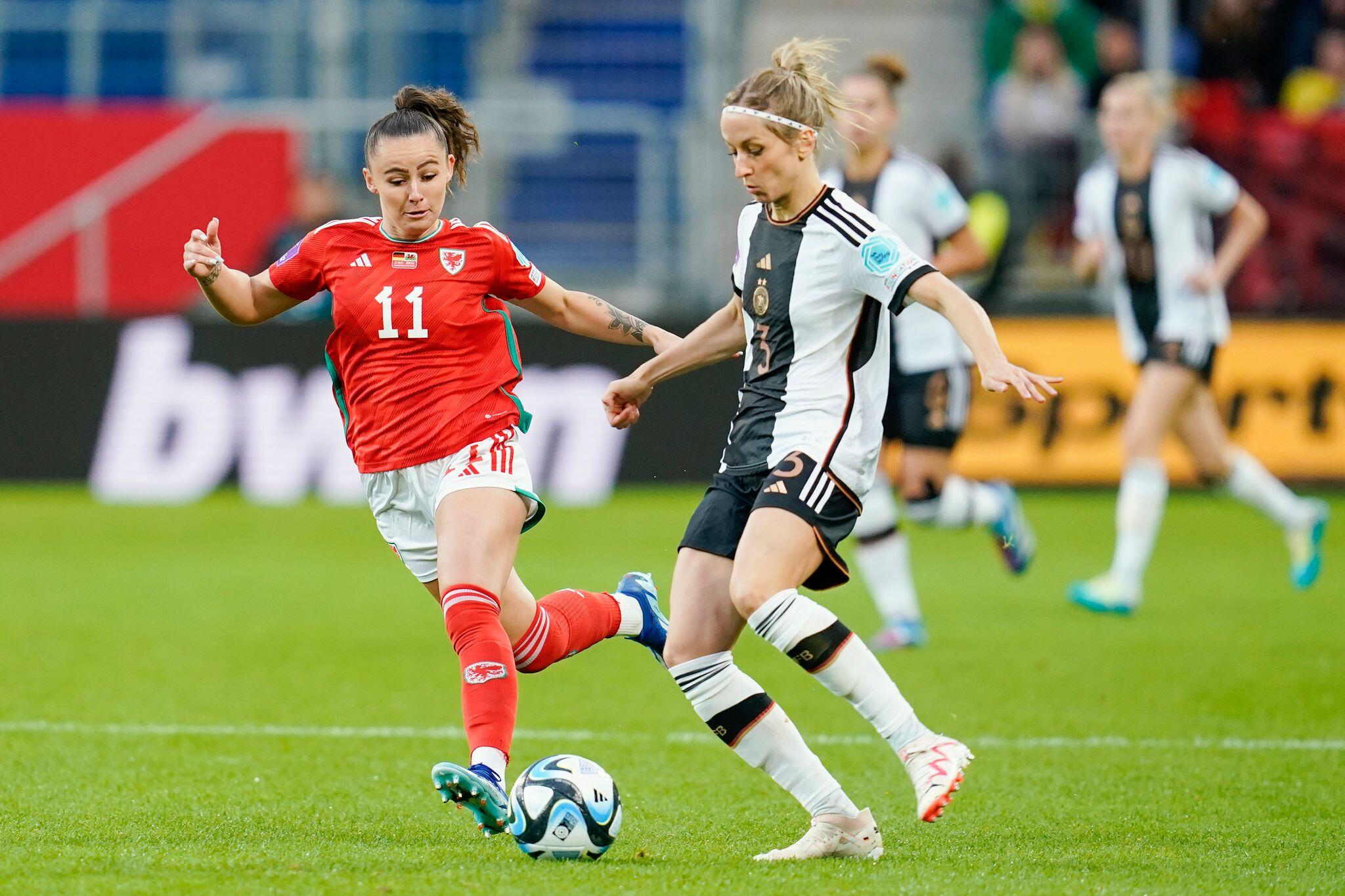 Nationalspielerin Hendrich verteidigt Schiedsrichterin