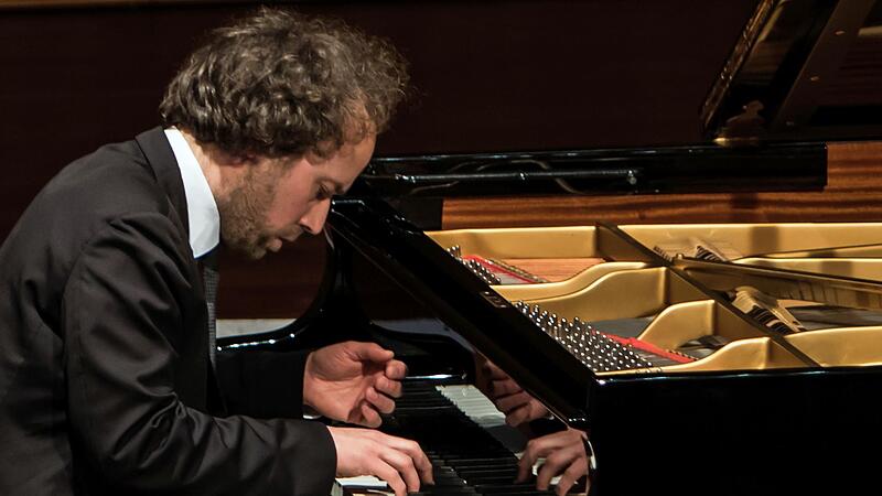 Wie der Pianist Alexander Schimpf in Coburg ein wegen der Corona-Krise ...
