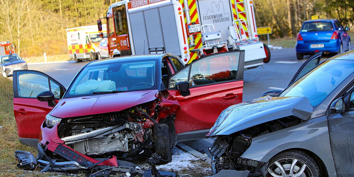 Autounfall mit zwei Familien - mehrere Schwerverletzte