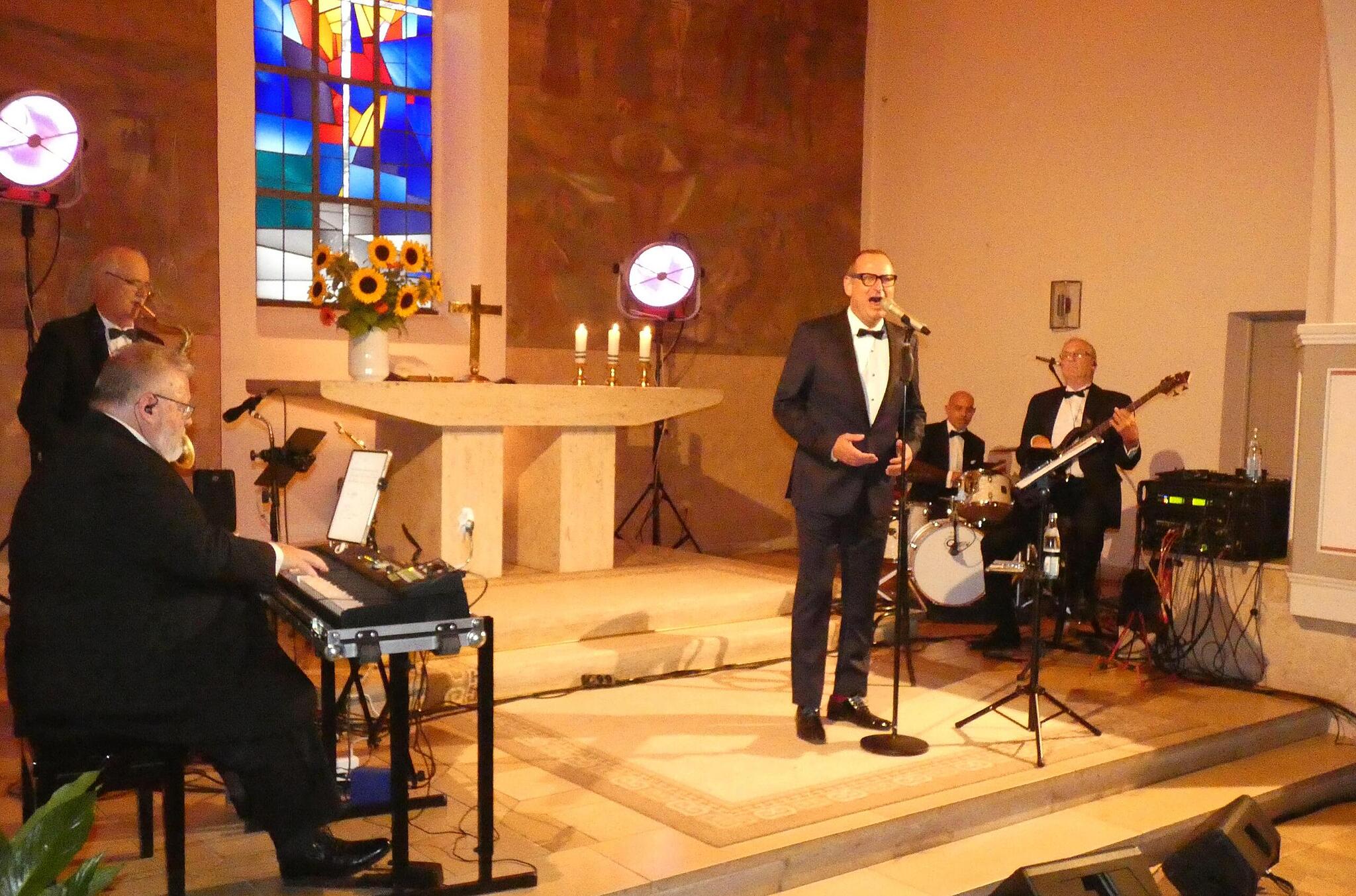 Volker Heißmann begeistert in Mainleus mit Kirchenkonzert „Introitus Interruptus“