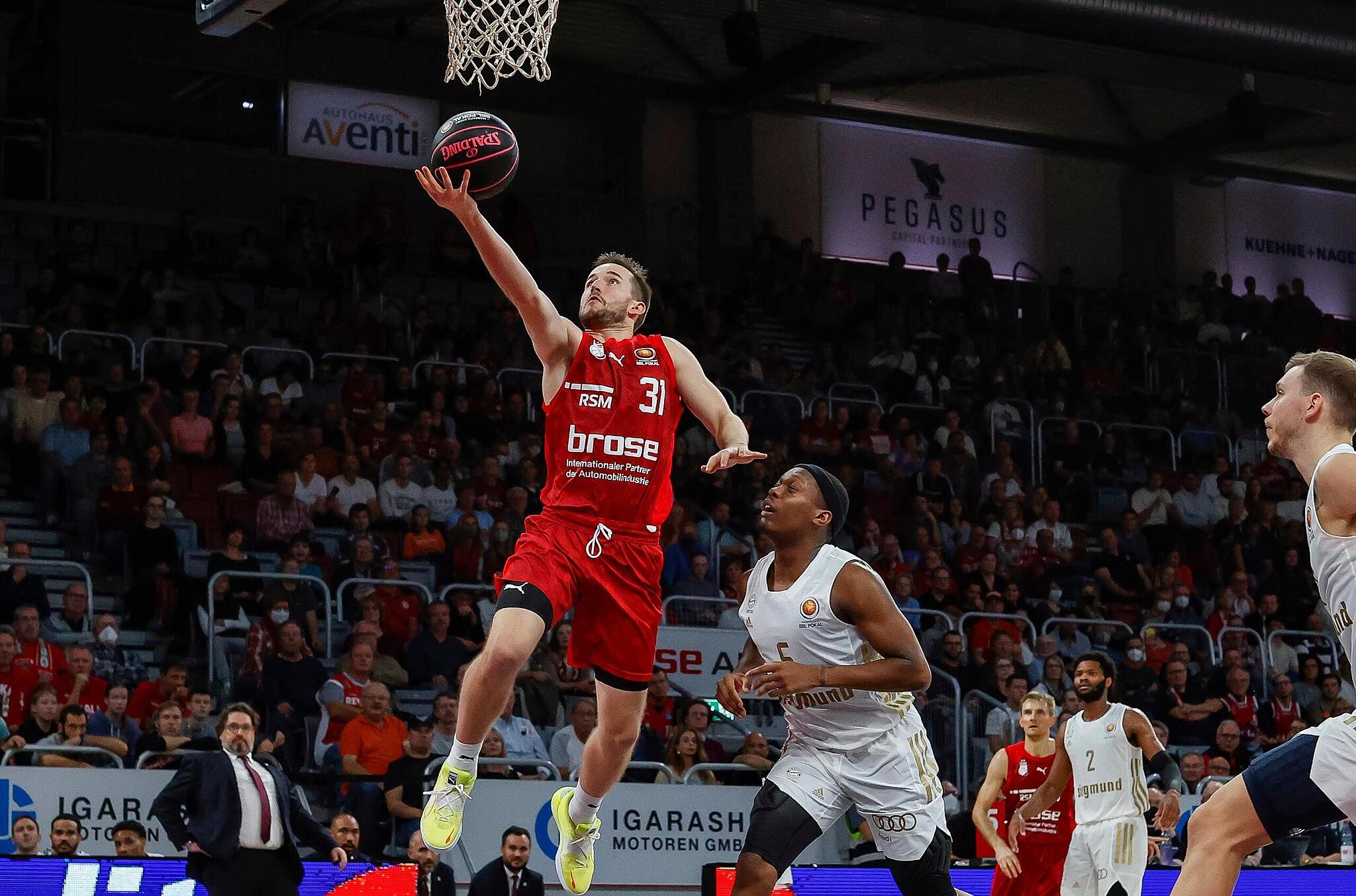 Basketball: Der Ex-Bamberger Spencer Reaves bleibt der Bundesliga erhalten