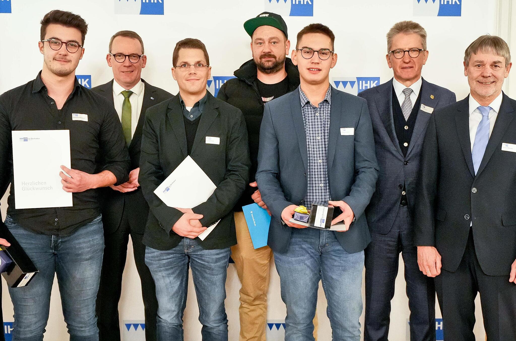 Ausgezeichnete Auszubildende: Zwei Kronach freuen sich über Ehrung ...