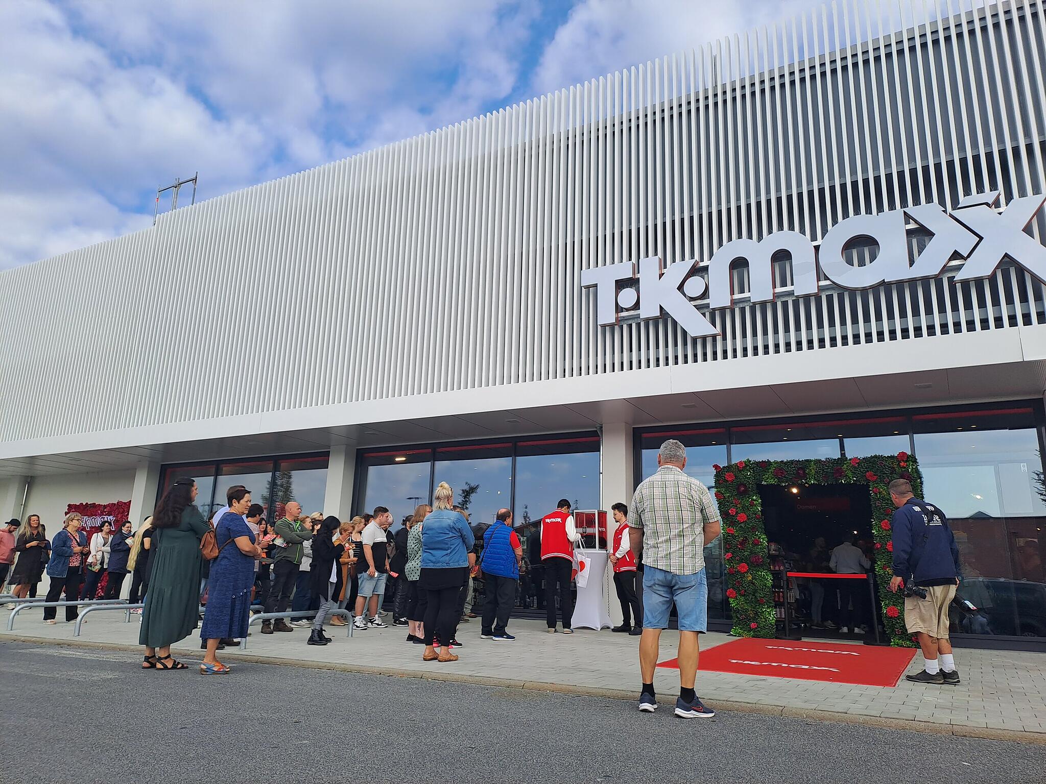 Neue TK Maxx Filiale im LEZ 14 Einkaufszentrum in Bamberg Hallstadt ist ...