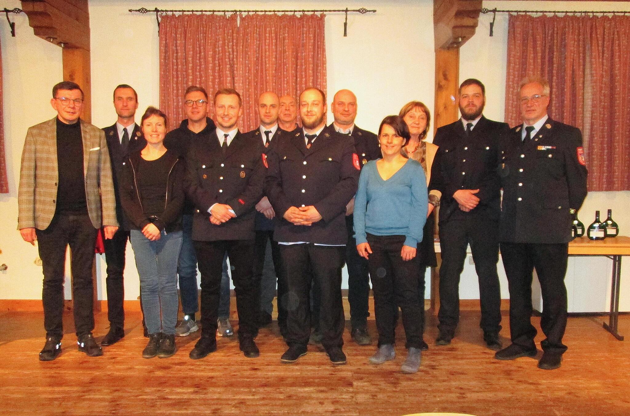 Die Freiwillige Feuerwehr Untereschenbach zieht Bilanz und ehrt ...