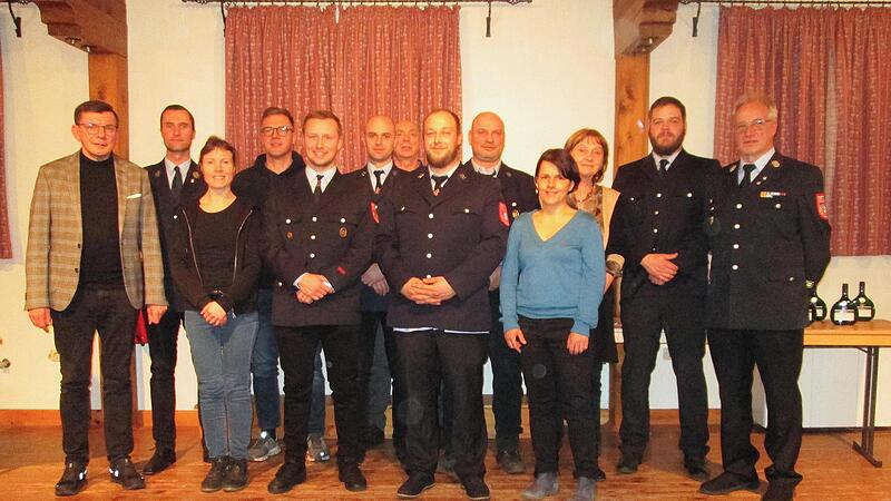 Die Freiwillige Feuerwehr Untereschenbach zieht Bilanz und ehrt ...