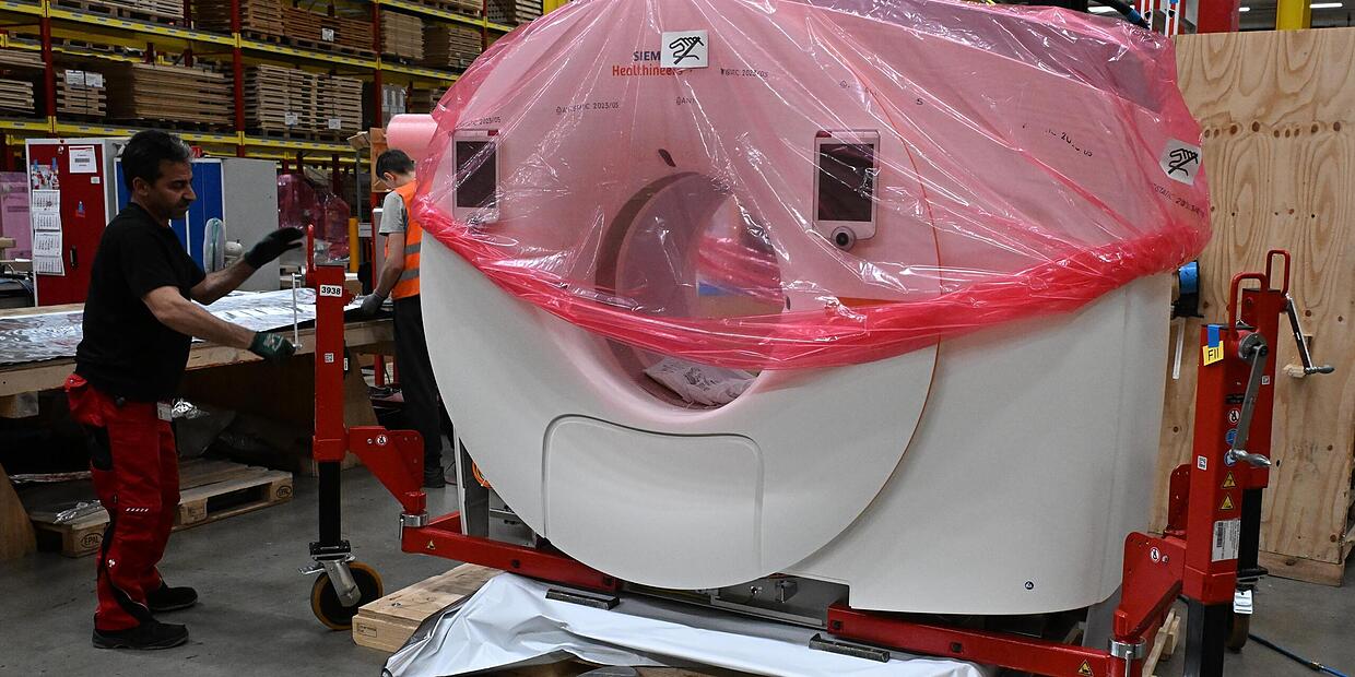 Simon Hegele in Forchheim an der A 73 – das geschieht in der langen Halle