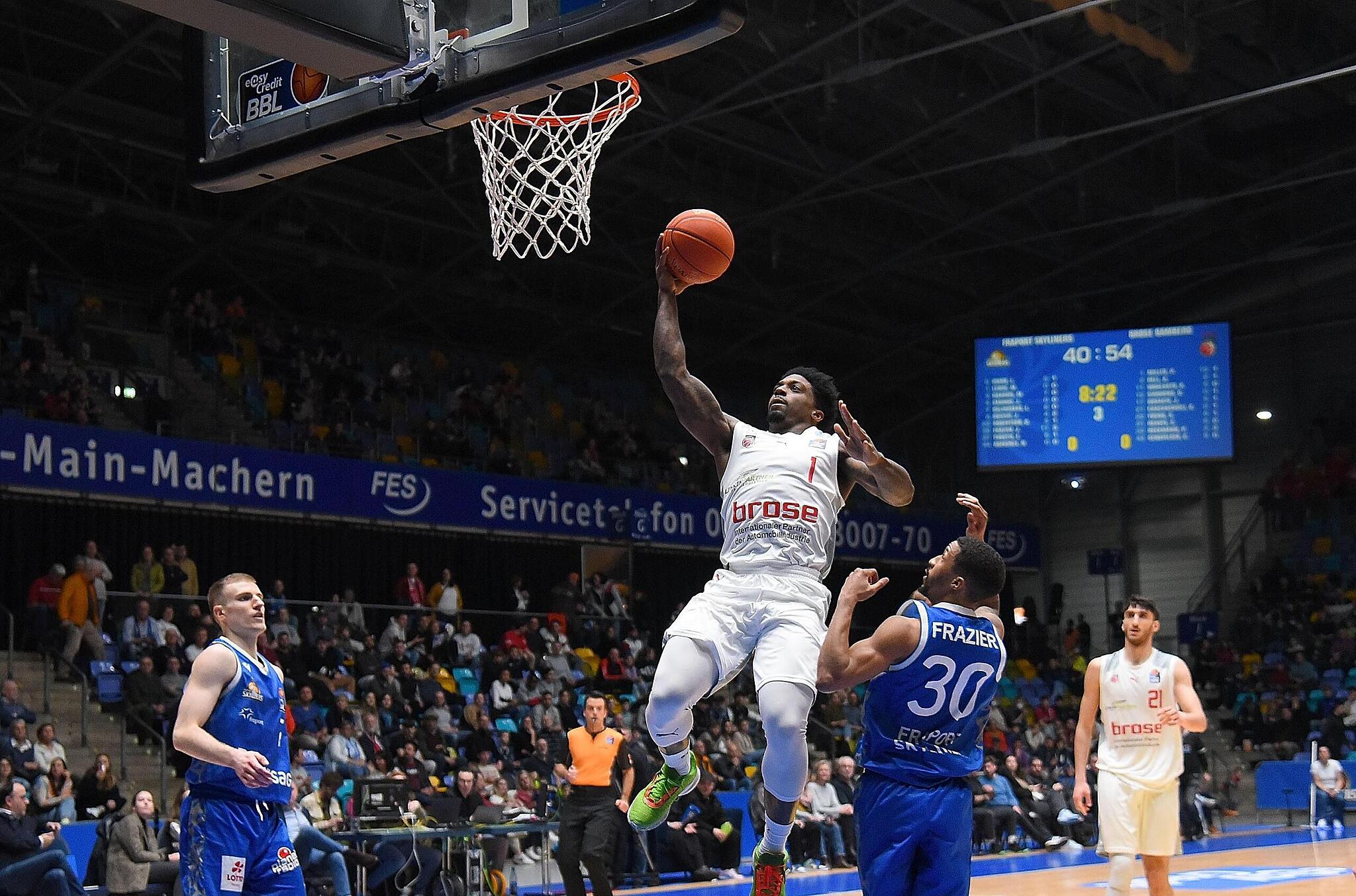 Brose Bamberg gewinnt in der Basketball-Bundesliga bei den Frankfurt ...