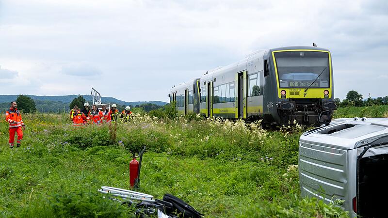 Tödlicher Zusammenstoß zwischen Zug und Auto in Oberfranken