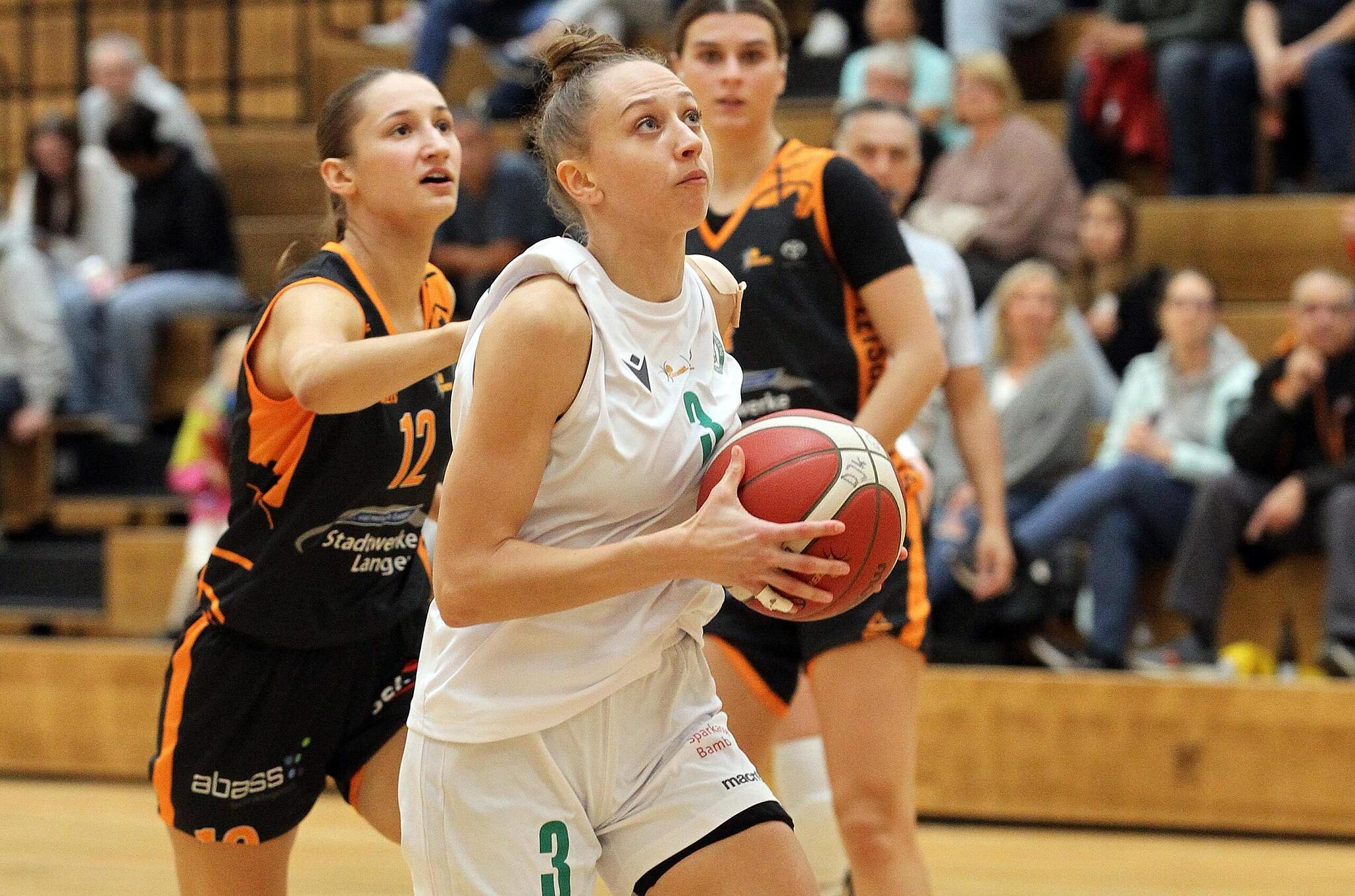 Die Zweitliga-Basketballerinnen der DJK Bamberg verlieren knapp gegen ...